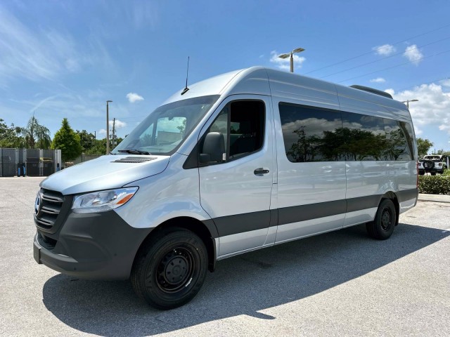 New 2025 Sprinter Sprinter Passenger Van Passenger 170 WB Full-size ...