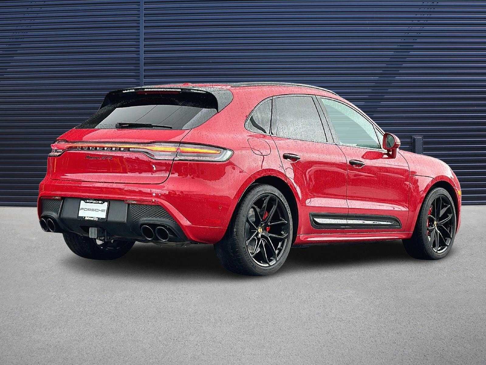 2022 Porsche Macan Red