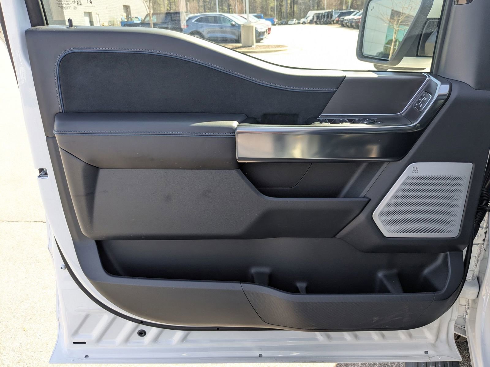 New 2025 Ford F-150 Platinum® SuperCrew® in Smithfield #F232 | Classic ...