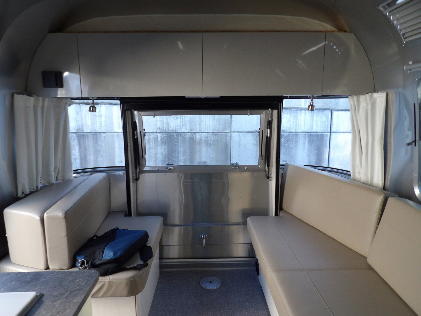Pre-Owned 2022 Airstream Flying Cloud M-25B (Rear Hatch) Travel Trailer ...