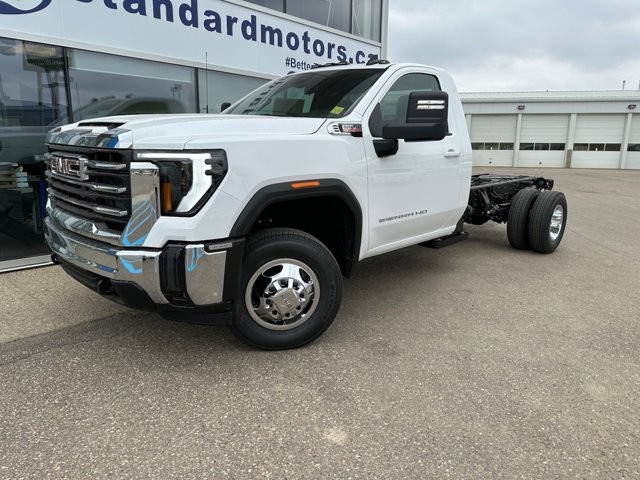 New 2024 GMC Sierra 3500HD CC SLE Duramax Dually Cab & Chassis Regular ...