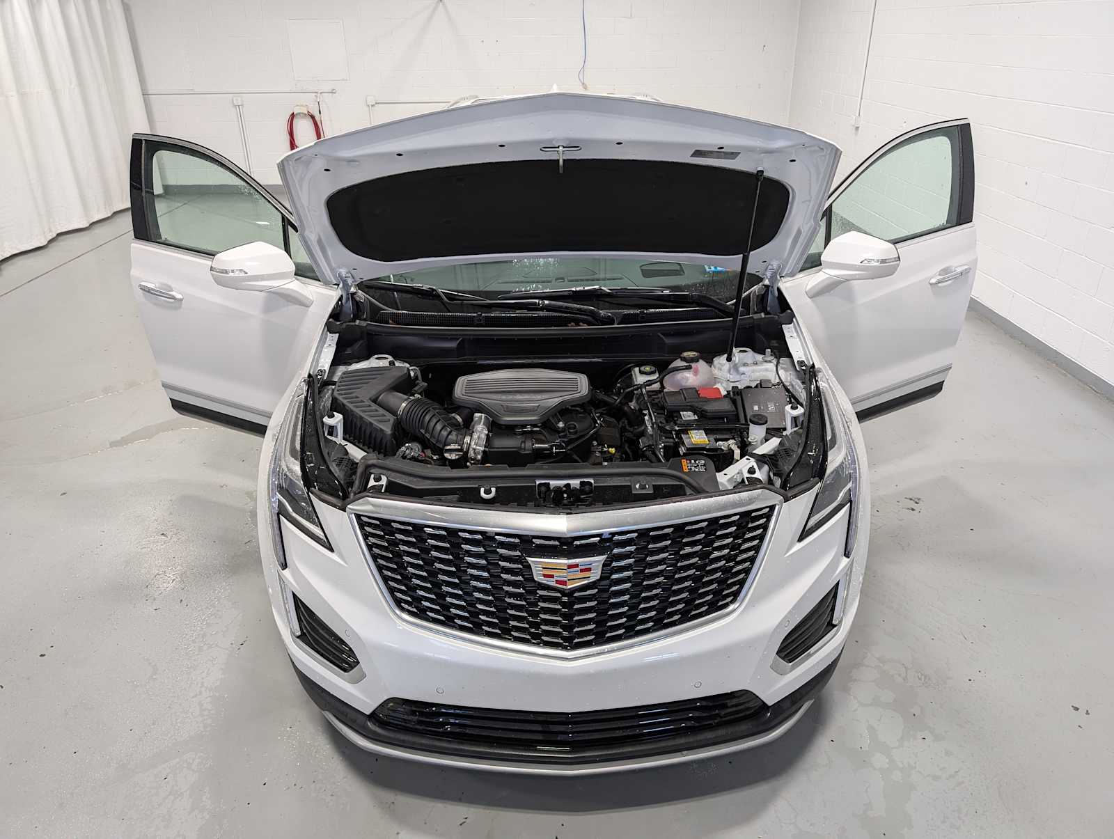 New 2025 Cadillac XT5 Premium Luxury SUV in Greensburg #C01047 | Smail Cadillac