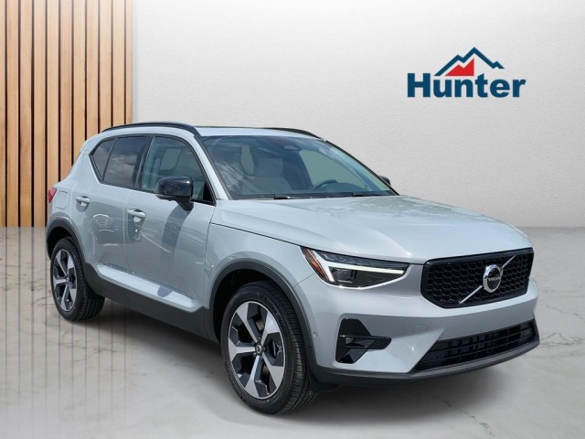 New 2025 Volvo XC40 B5 Plus Dark Theme SUV in Fletcher #V51125 | Hunter ...