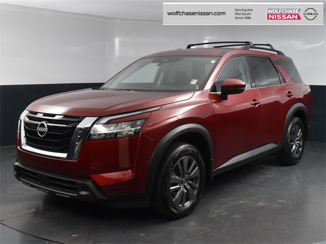 Red Nissan Pathfinder 2022