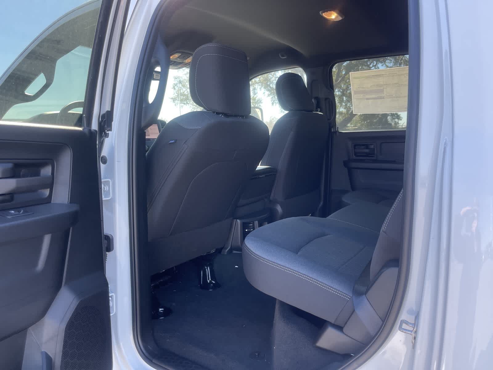 New 2024 RAM 3500 Tradesman Crew Cab in Harvey #D135554 | Premier CDJR ...