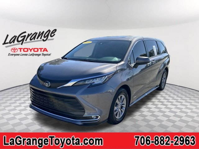 Pre-Owned 2021 Toyota Sienna XLE FWD 8-Passenger Minivan/Van in ...