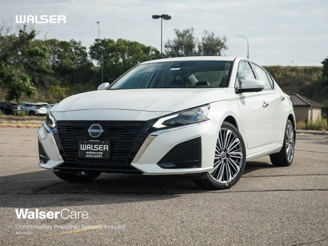 Nissan Altima Coupe 2022 Grey