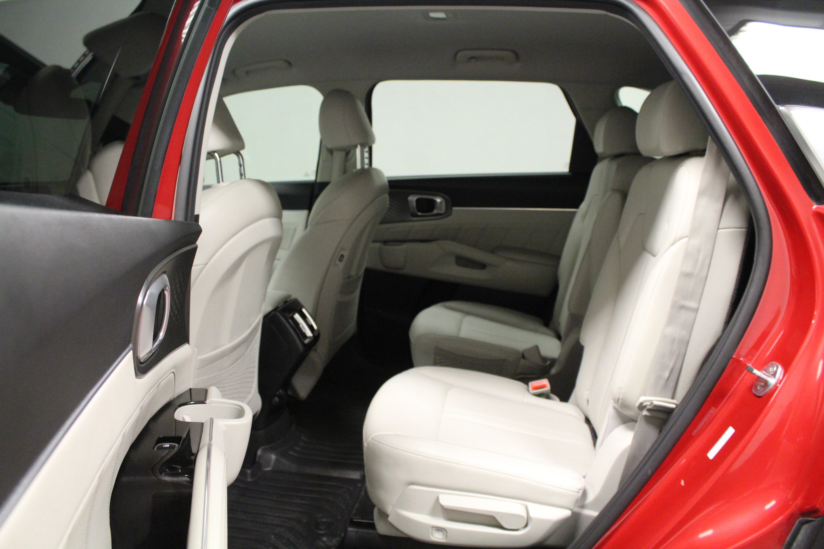 Pre-Owned 2022 Kia Sorento Plug-In Hybrid SX 4D Sport Utility in ...