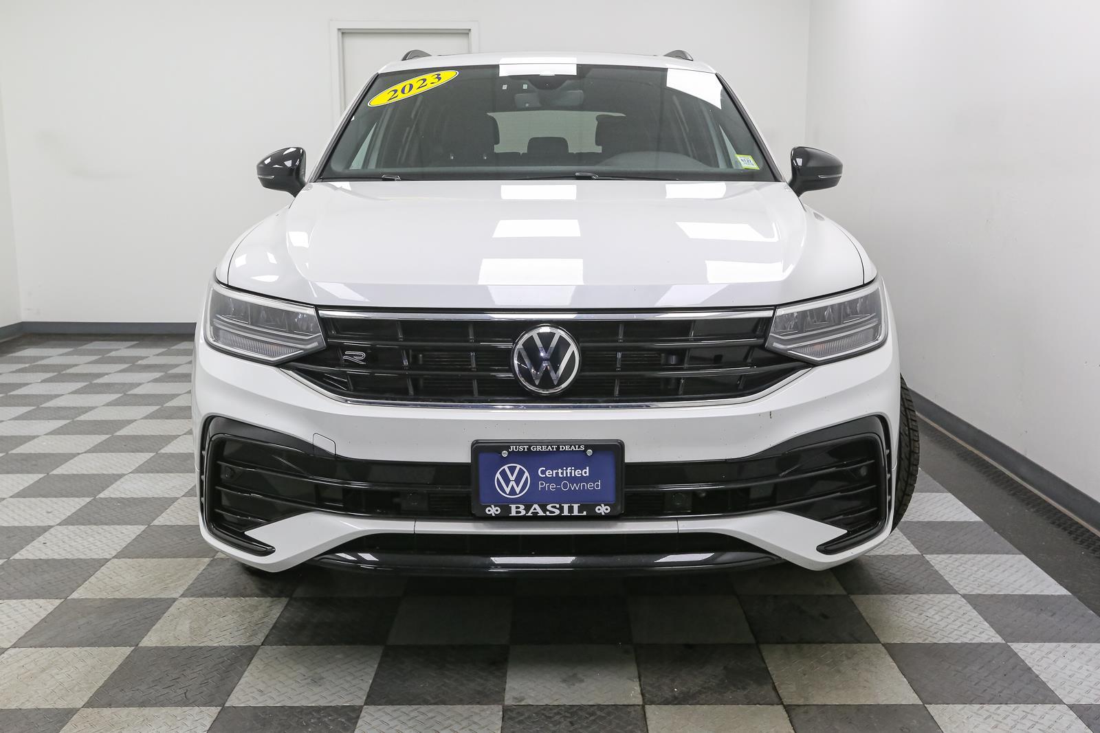Pre-Owned 2023 Volkswagen Tiguan SE R-Line Black 4MOTION in Depew # ...