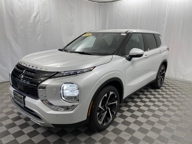 New 2024 Diamond White Mitsubishi Outlander SE Tech Package S-AWC 4D ...