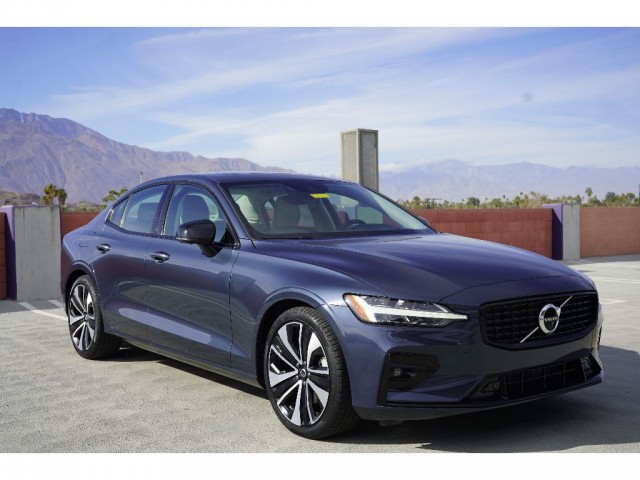 New 2022 Volvo S60 B5 Momentum Sedan in Cathedral City #PV1448 | Volvo Cars Palm Springs