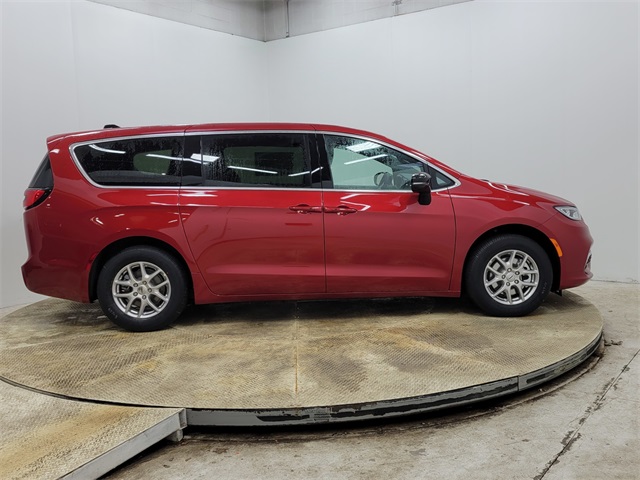 New 2025 Chrysler Pacifica Select Passenger Van in Ontario #25MA106 ...