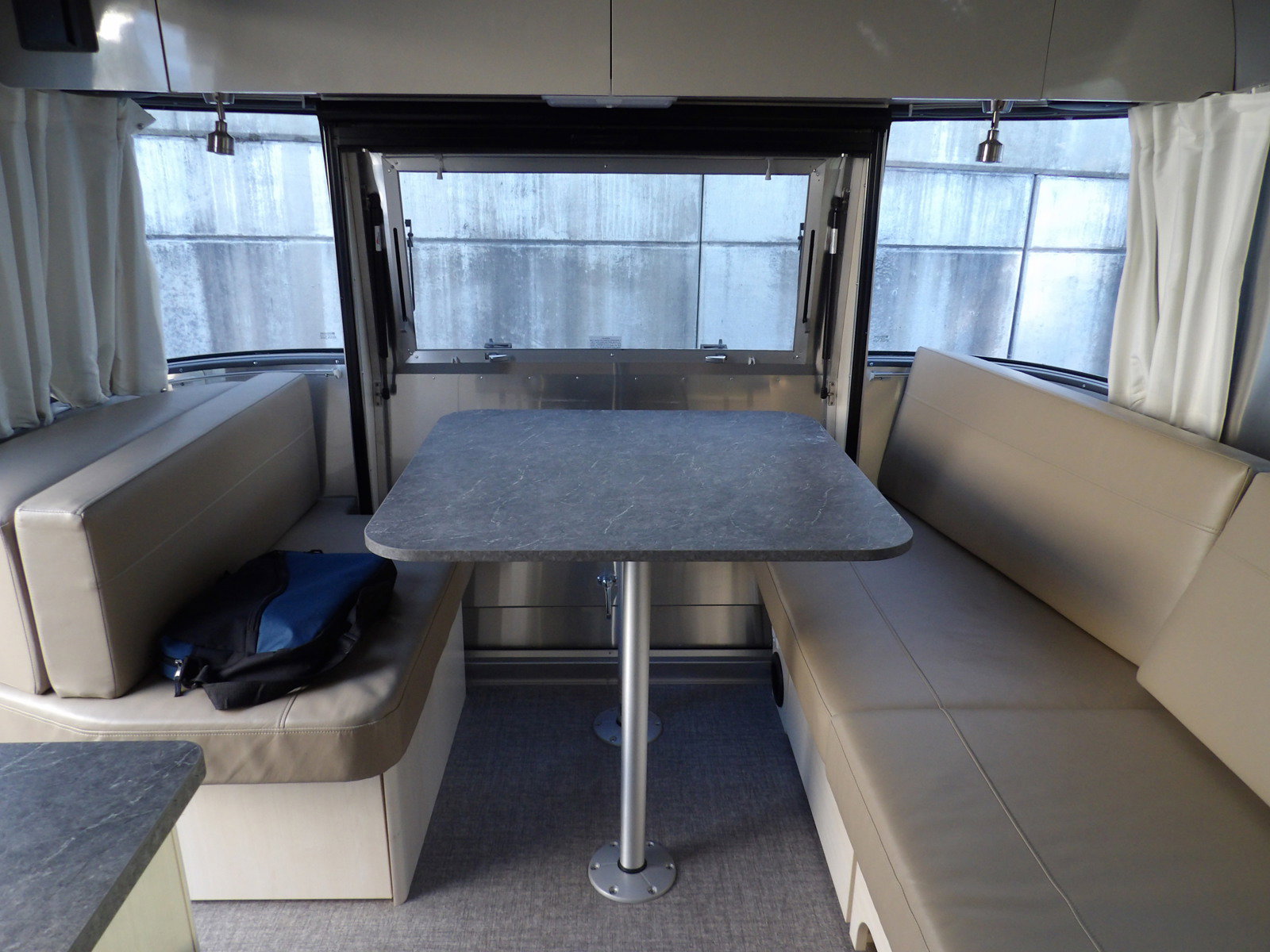 Pre-Owned 2022 Airstream Flying Cloud M-25B (Rear Hatch) Travel Trailer ...