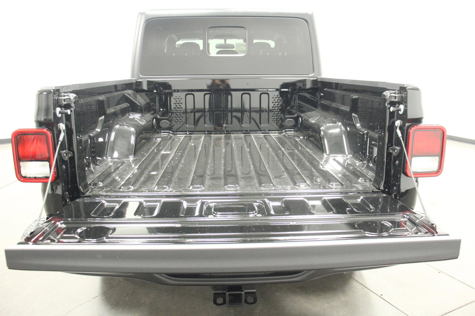 New 2023 Jeep Gladiator Freedom Crew Cab in Pontiac #J23036 | Heller ...