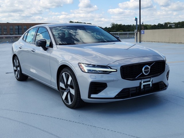 New 2024 Volvo S60 Recharge Plug-In Hybrid Plus Dark Theme 4dr Car in ...