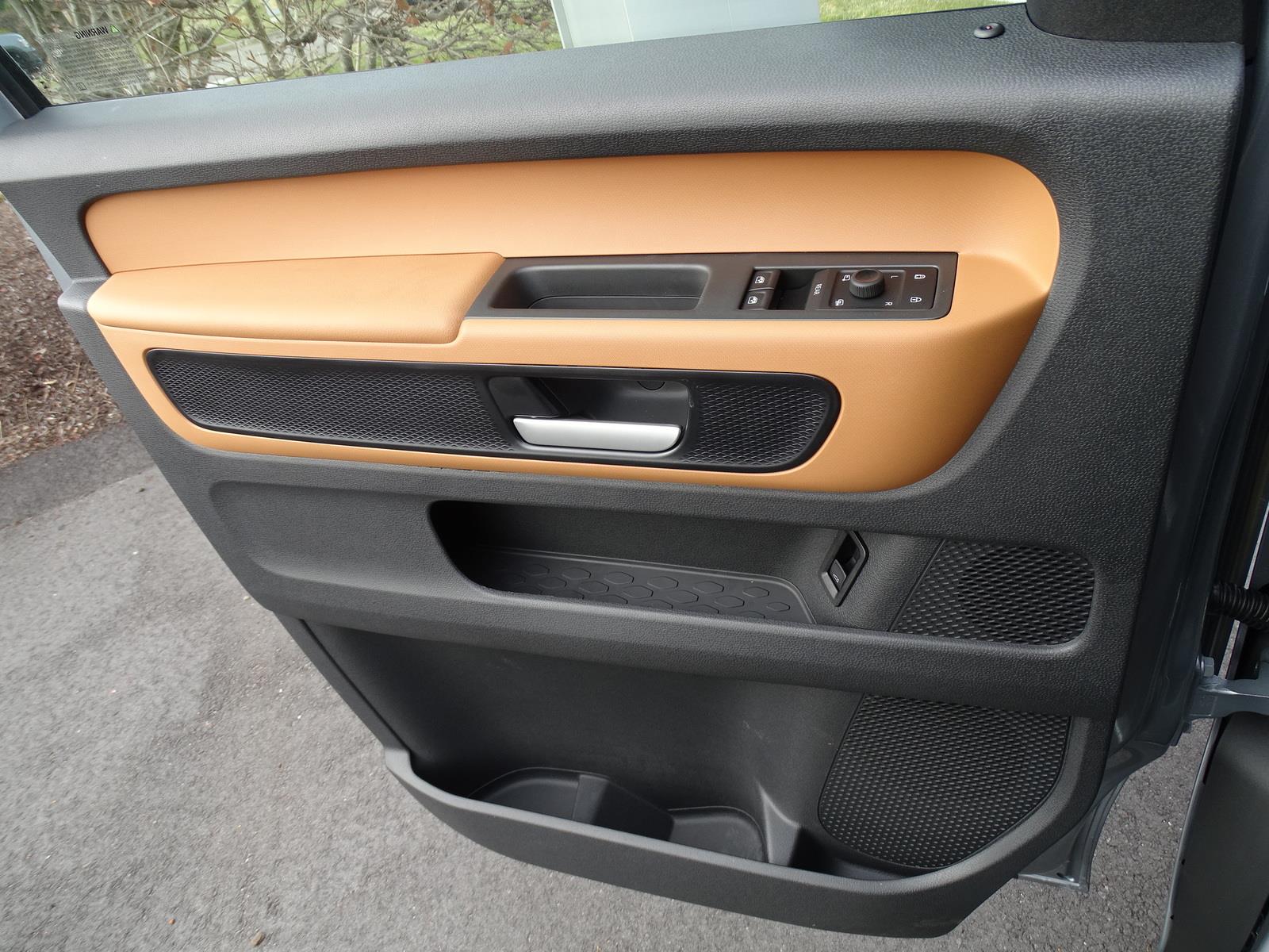 New 2025 Volkswagen ID. Buzz Pro S RWD Mini-van, Passenger in East ...