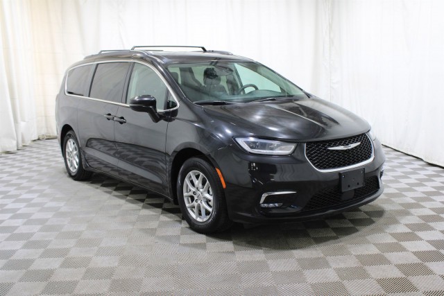 Pre-Owned 2022 Chrysler Pacifica Touring L Mini-van, Passenger in ...