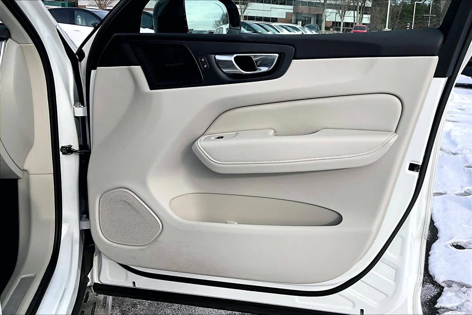 Pre-Owned 2023 Volvo XC60 Recharge Plug-In Hybrid Plus Dark Theme Sport ...