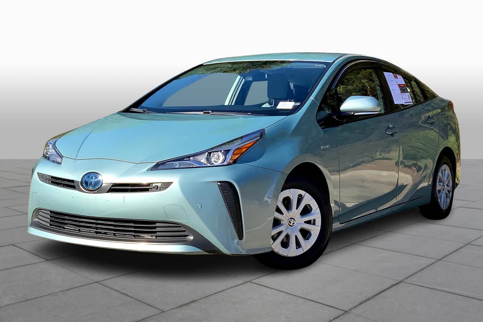 2019 toyota prius le store