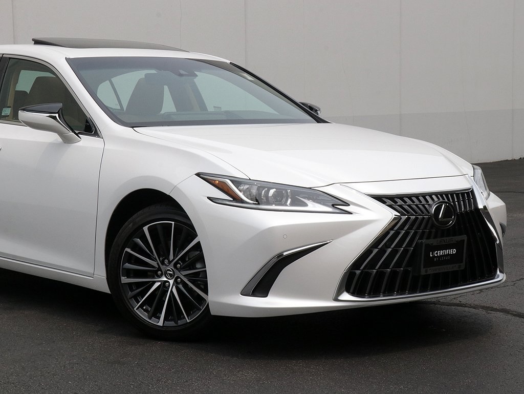 Pearl White Lexus