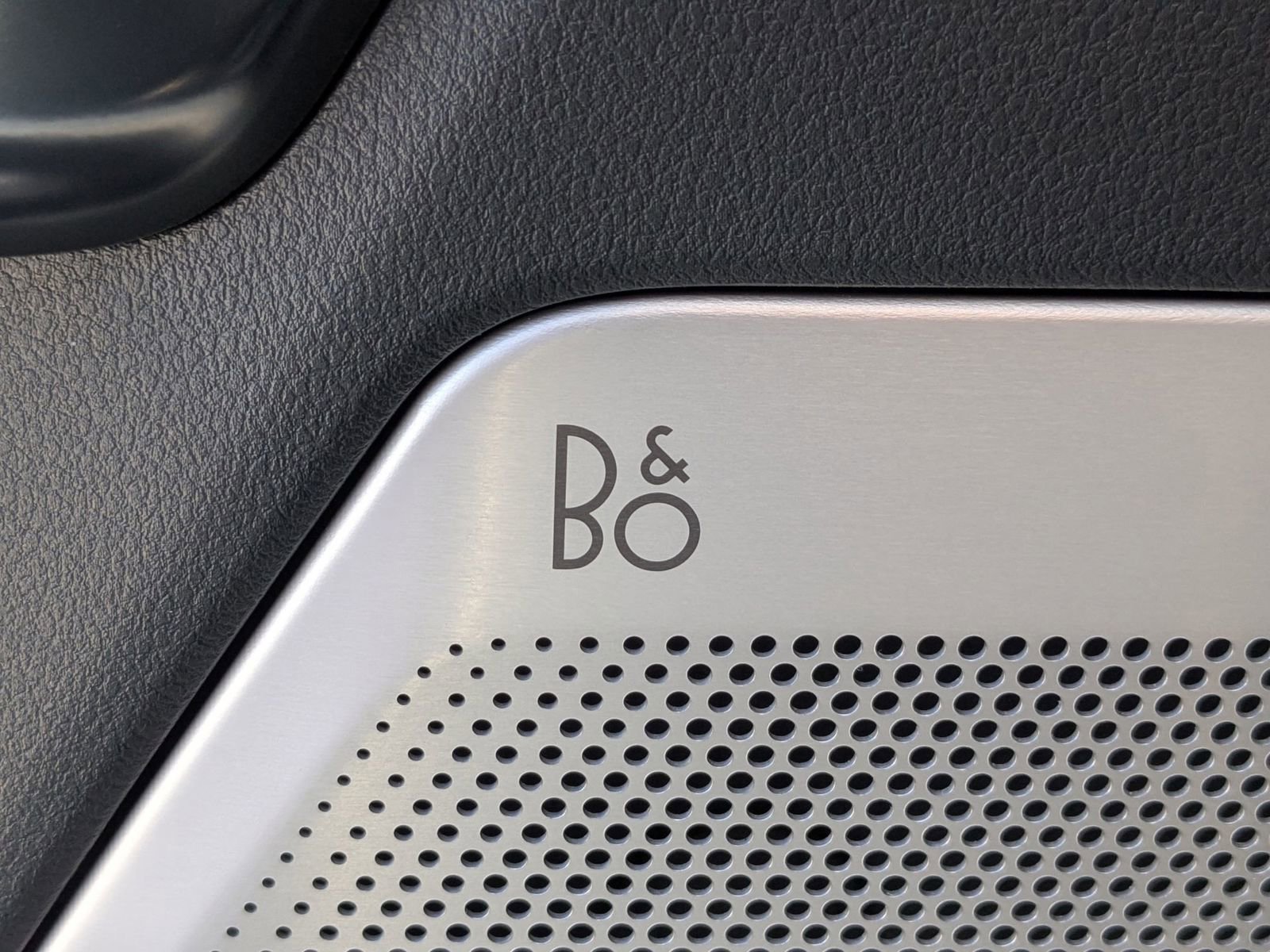 New 2025 Ford F-150 Platinum® SuperCrew® in Smithfield #F232 | Classic ...