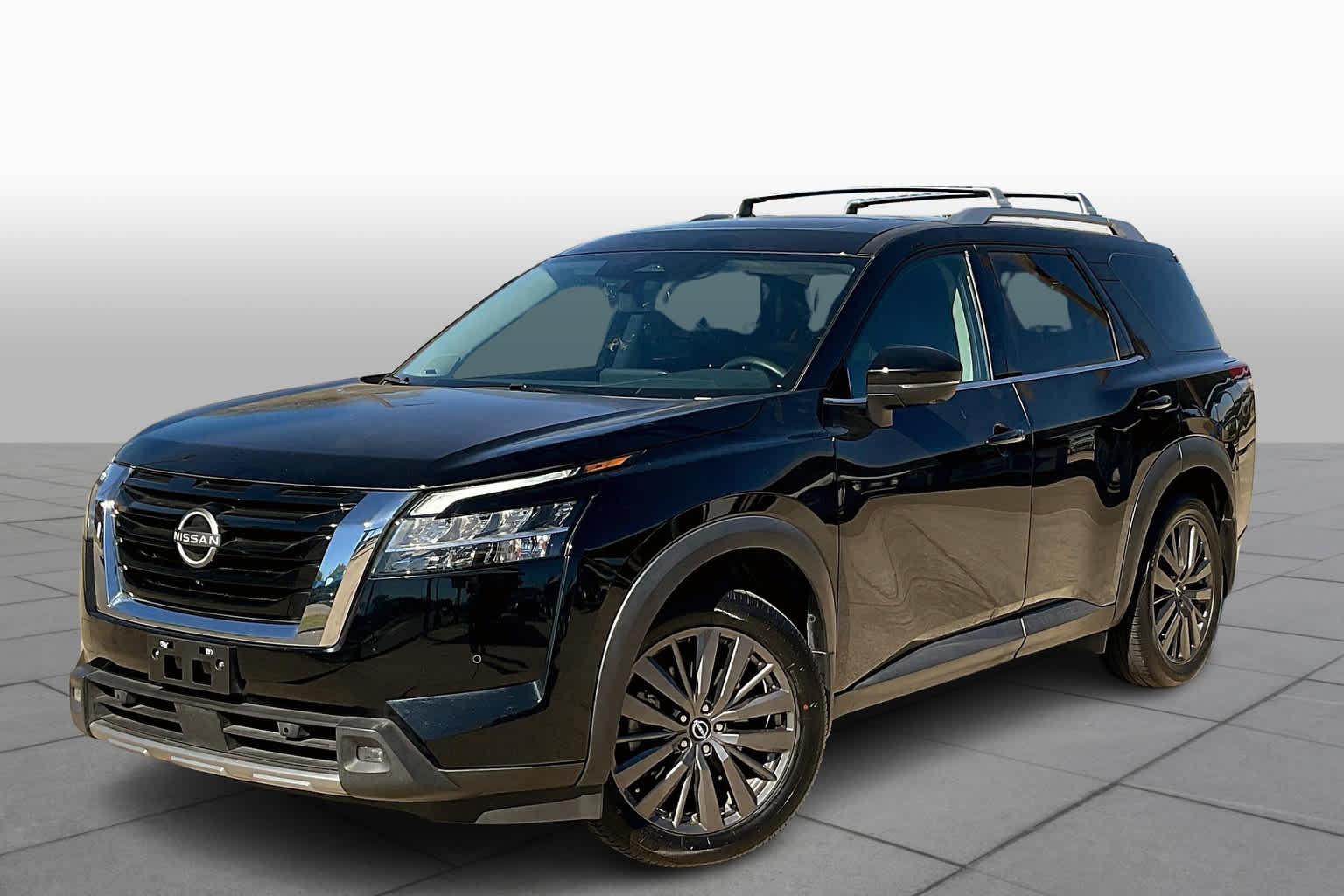 Nissan Pathfinder 2022 Black Rims