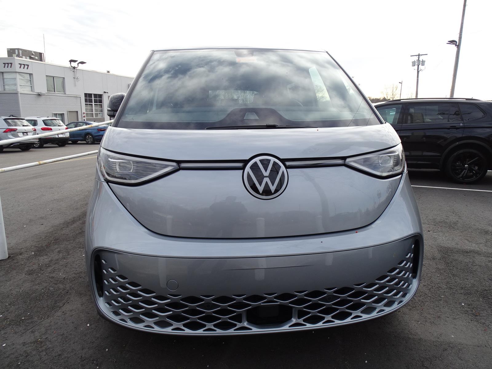 New 2025 Volkswagen ID. Buzz Pro S RWD Mini-van, Passenger in East ...