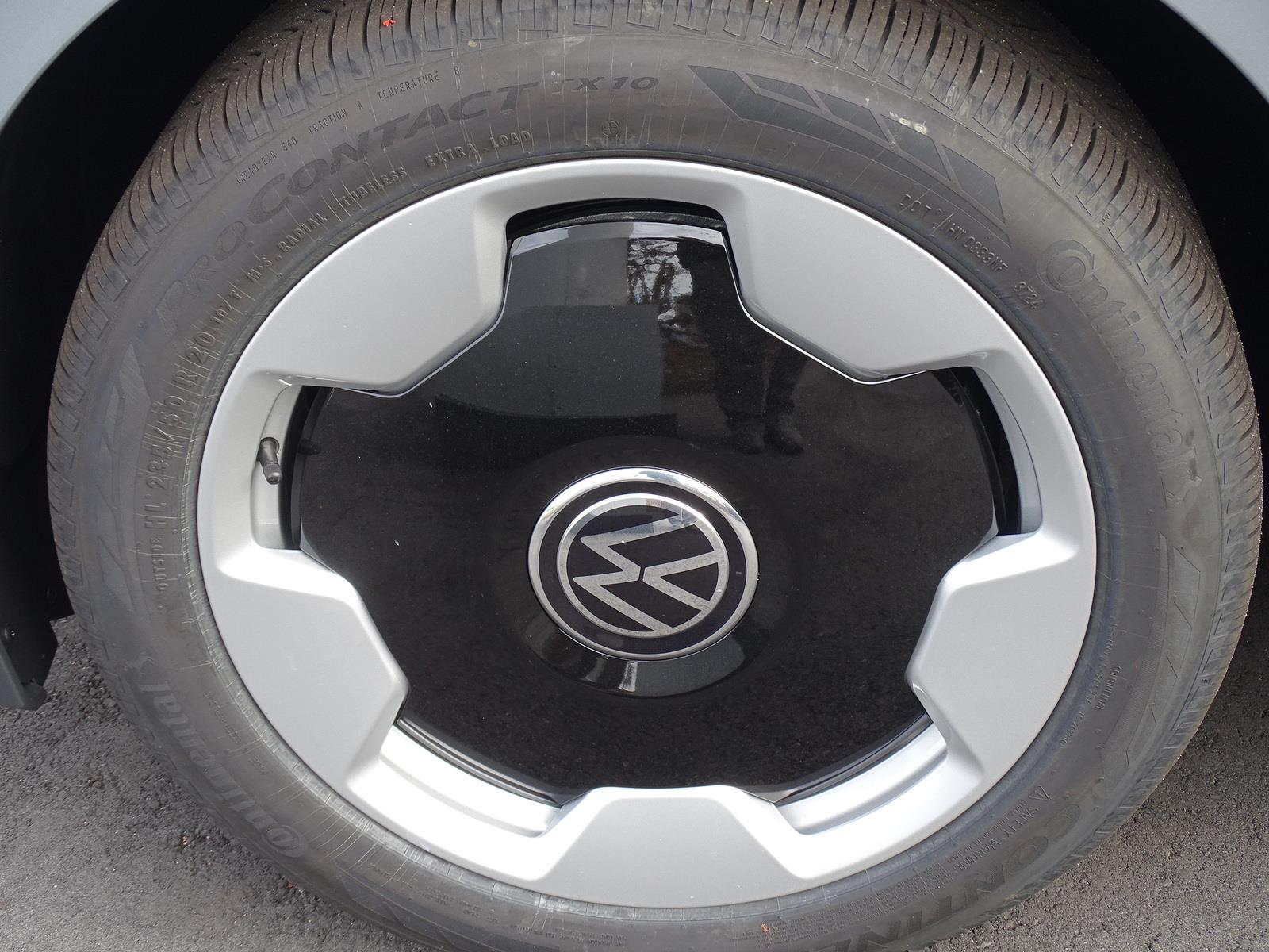 New 2025 Volkswagen ID. Buzz Pro S RWD Mini-van, Passenger in East ...