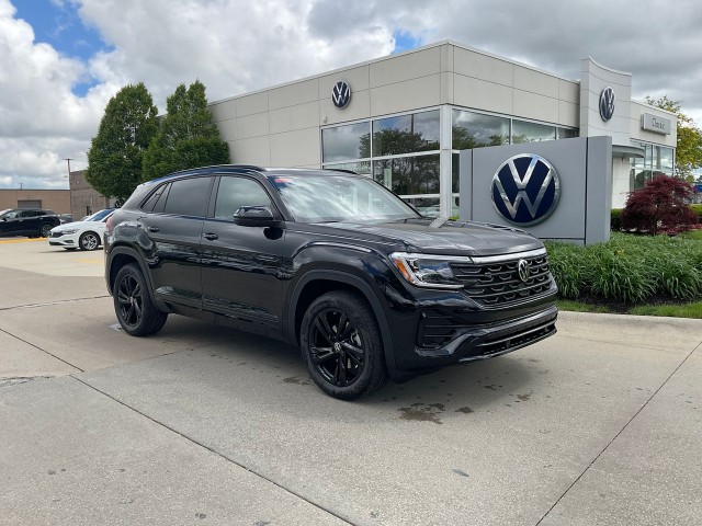 New 2025 Volkswagen Atlas Cross Sport 2.0T SEL R-Line Black Sport Utility #V21493 | Classic Auto ...