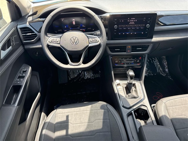 New 2025 Volkswagen Taos 1.5T SE Black 4D Sport Utility in Glendale #258959 | New Century Volkswagen