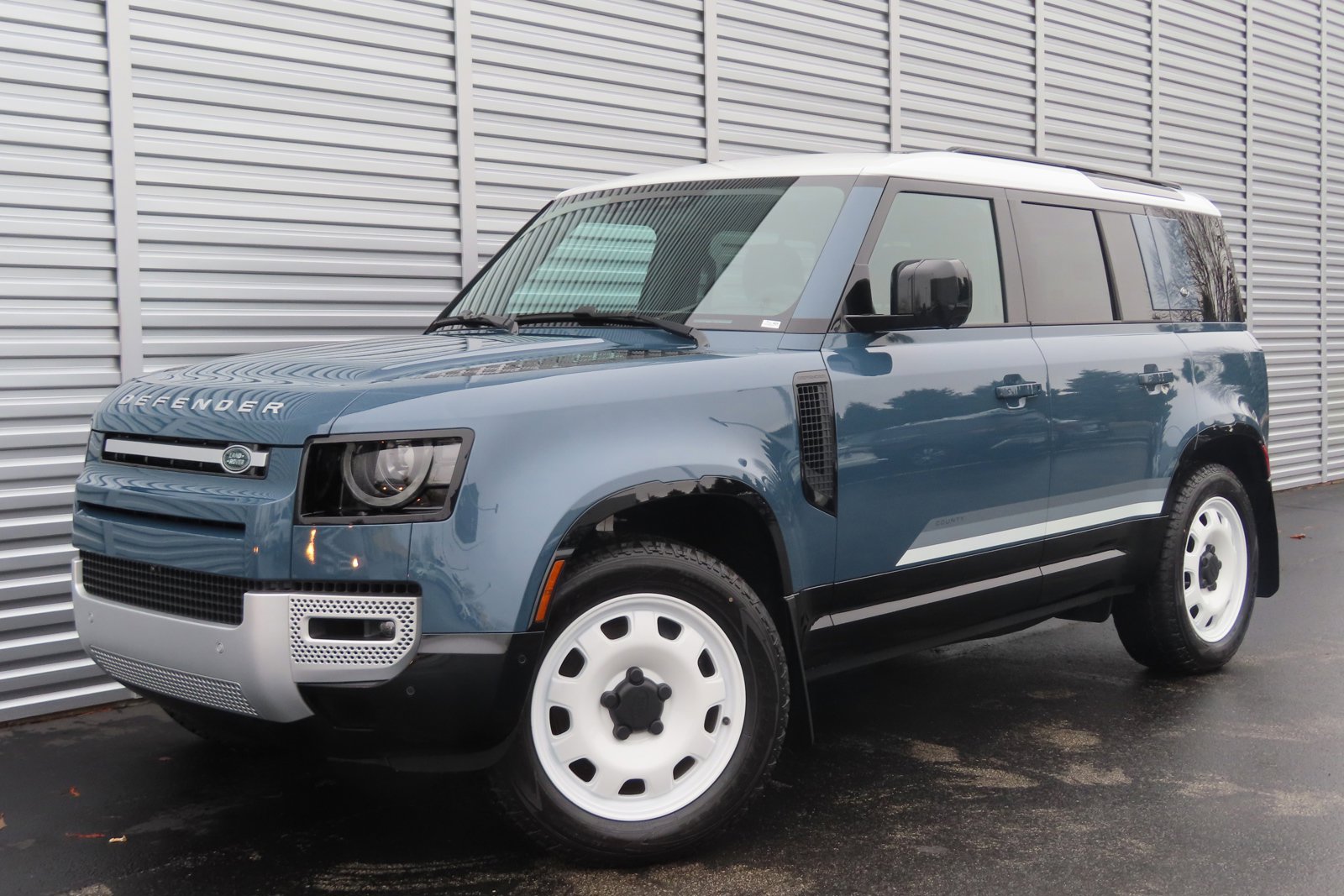 Land Rover Defender 2024 110