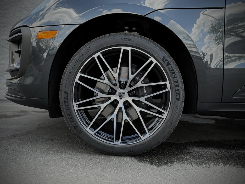 New 2025 Porsche Macan in Liberty Lake #191775 | Porsche Spokane