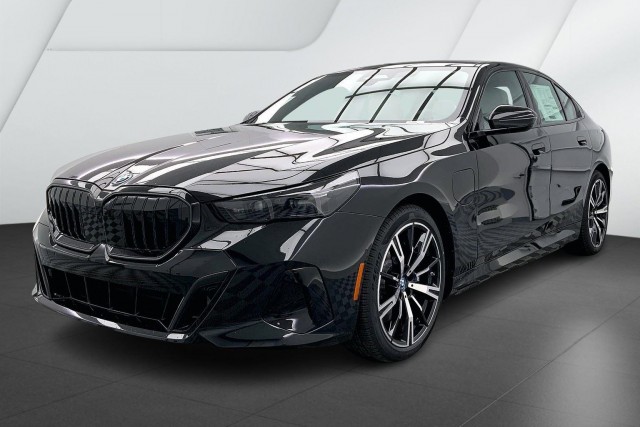 2025 BMW 5 Series 550e xDrive Sedan in Omaha #X03150 | BMW of Omaha