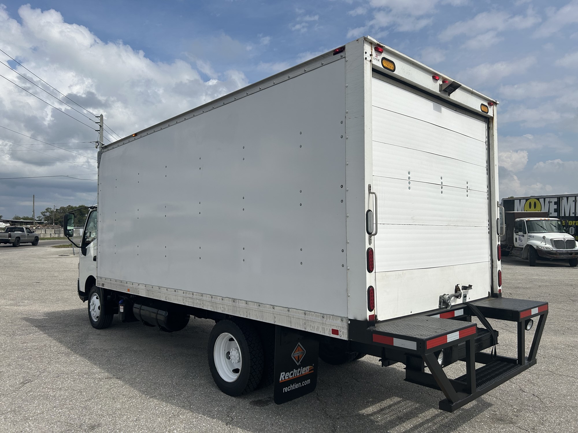 Pre-Owned 2017 HINO 195 Box Truck for Sale #1001579 | Rechtien International Trucks