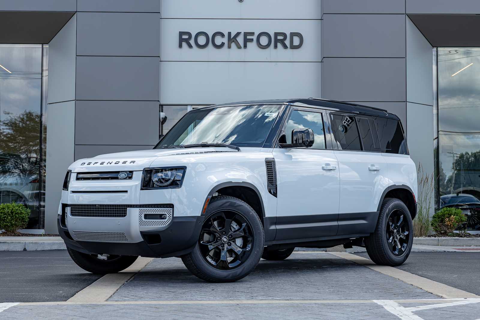 New 2025 Land Rover Defender S 4 Door SUV in Rockford #4786 | Land ...
