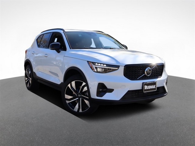 New 2025 Volvo XC40 B5 Plus Dark Theme 4D Sport Utility in Pasadena ...