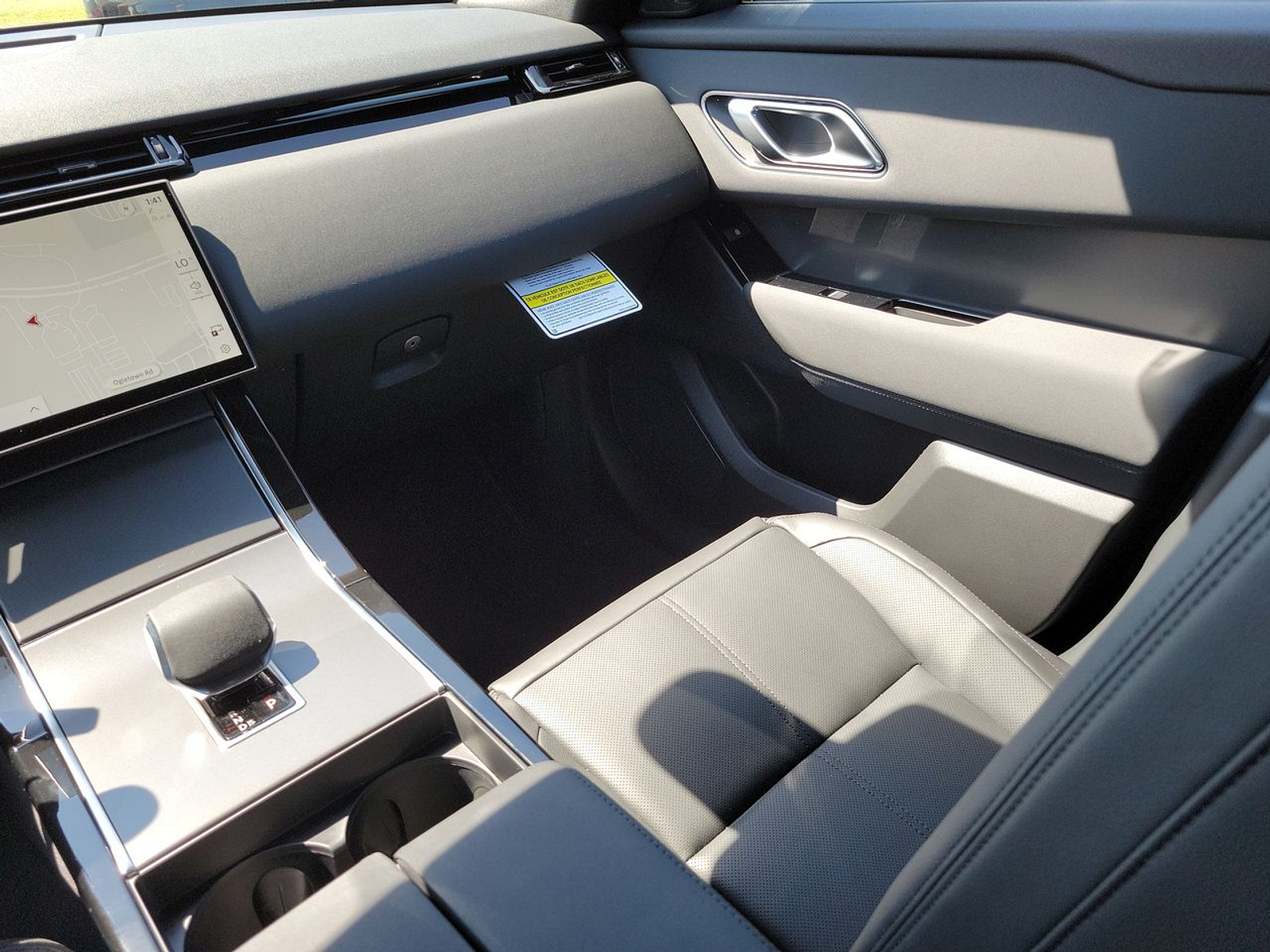 New 2025 Land Rover Range Rover Velar P400 Dynamic SE 4 Door in ...