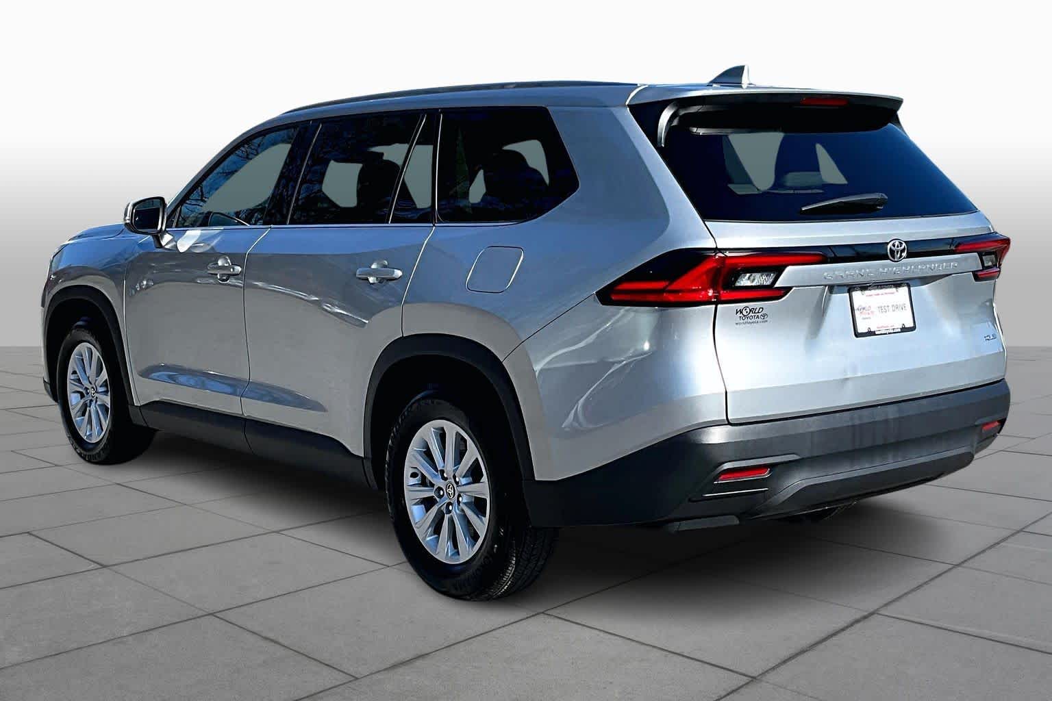 Pre-Owned 2025 Toyota Grand Highlander XLE FWD in Estero #SS027255 ...