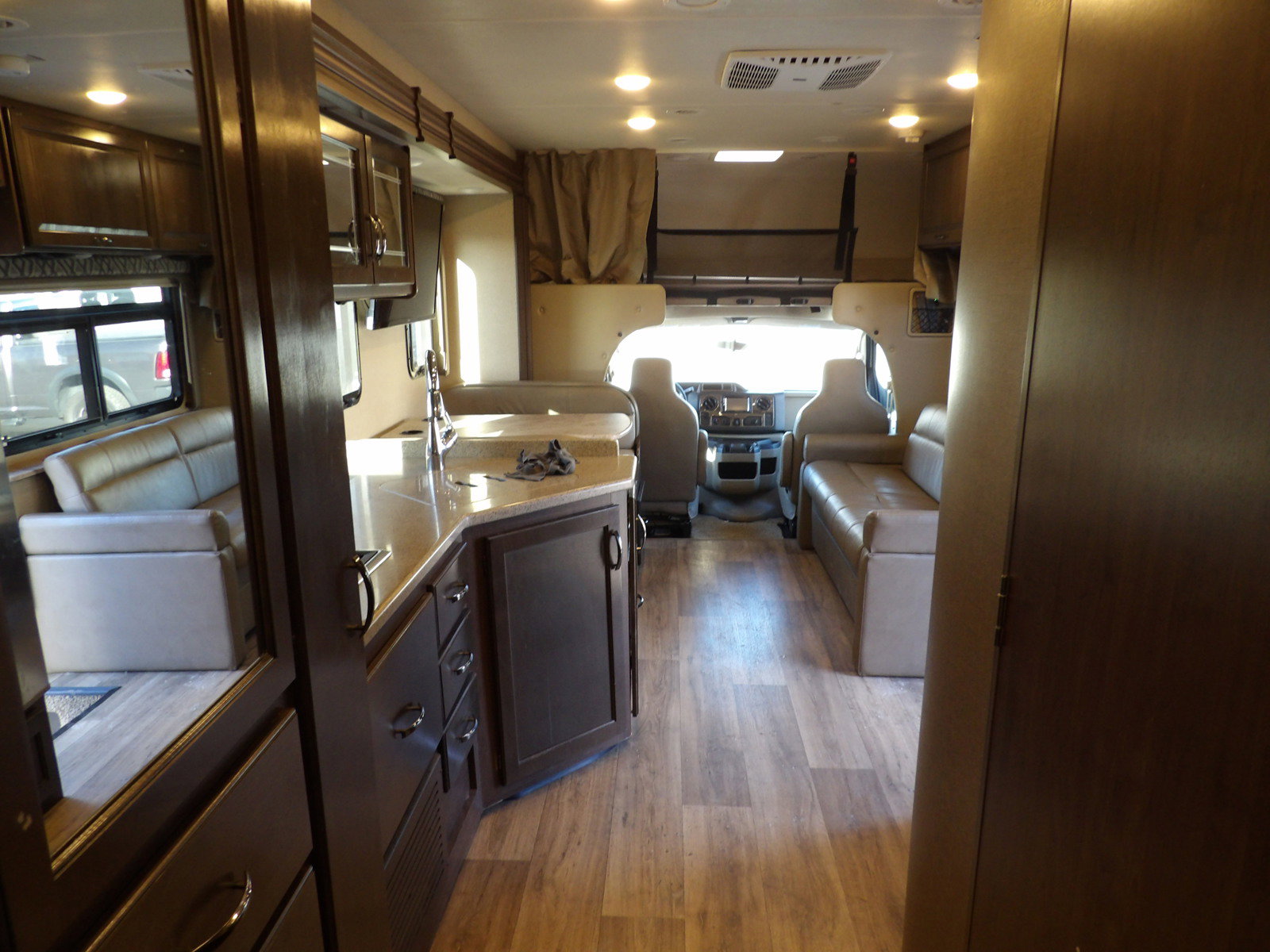 Pre-Owned 2020 Thor Fourwinds 31W Class C in Bristol #22767AA | Crowley RV
