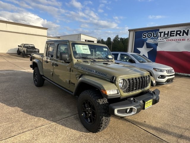 New 2025 Jeep Gladiator Texas Trail Crew Cab in Lufkin #34491 | Southern Chrysler Dodge Jeep Ram