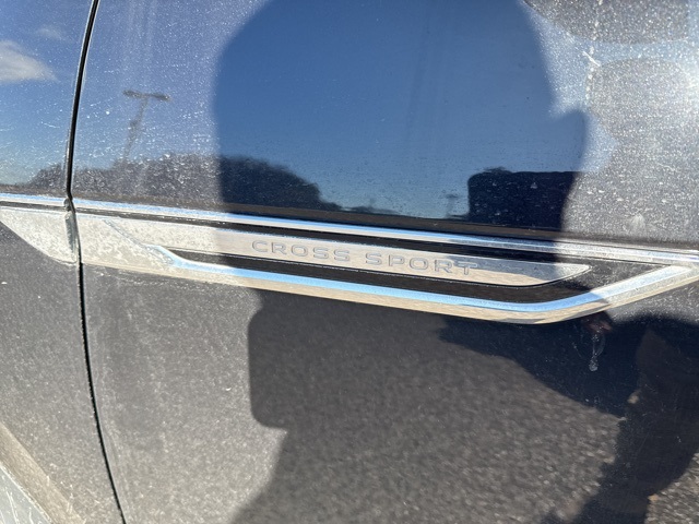 Pre-Owned 2024 Volkswagen Atlas Cross Sport 2.0T SE w/Technology 4D ...