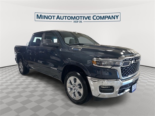 New 2025 RAM 1500 Big Horn/Lone Star Crew Cab in Minot #66471 | Minot Chrysler Center