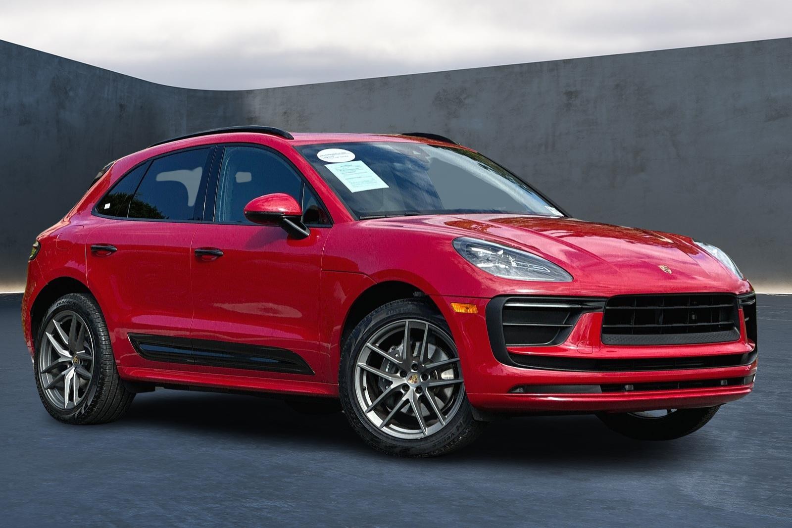2022 Porsche Macan Red