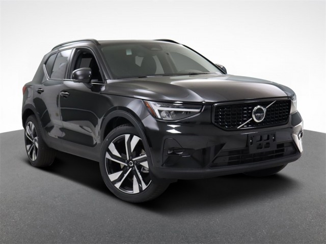New 2025 Volvo XC40 B5 Plus Dark Theme 4D Sport Utility in Pasadena ...