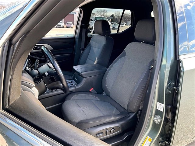 Pre-Owned 2022 Chevrolet Traverse LT Cloth SUV in New Castle ...