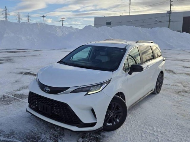 Pre-Owned 2024 Toyota Sienna Hybrid Sienna XSE AWD 7-Pass Minivan in ...