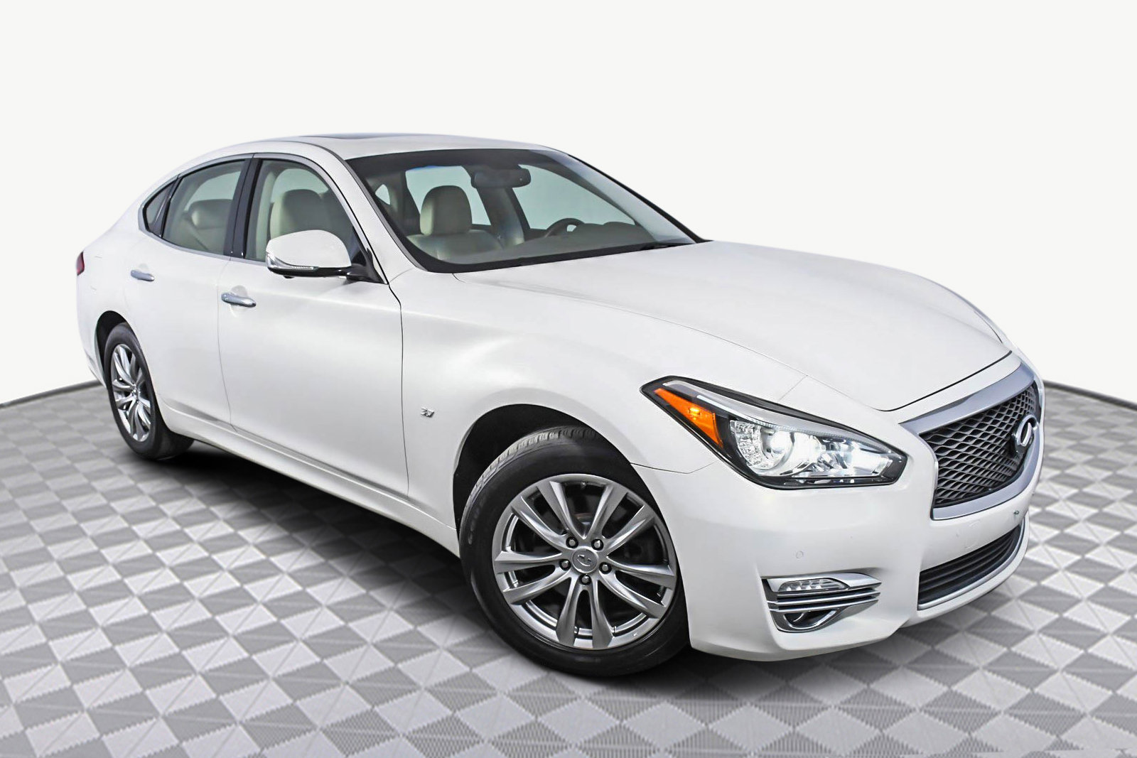 Infiniti Q70 2022 Interior