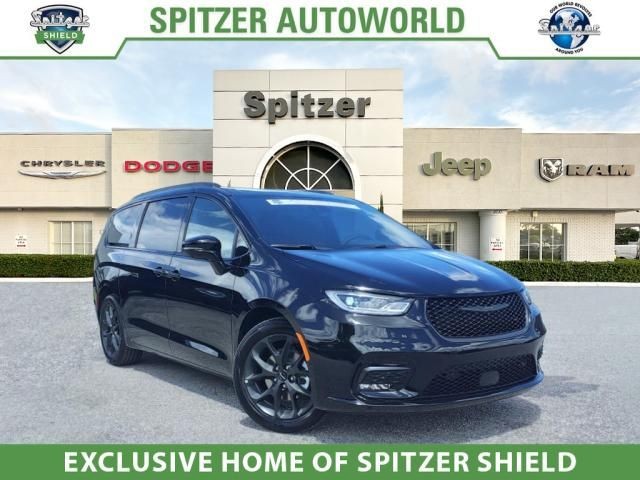 New 2024 Chrysler Pacifica Touring L 4D Passenger Van in Homestead ...