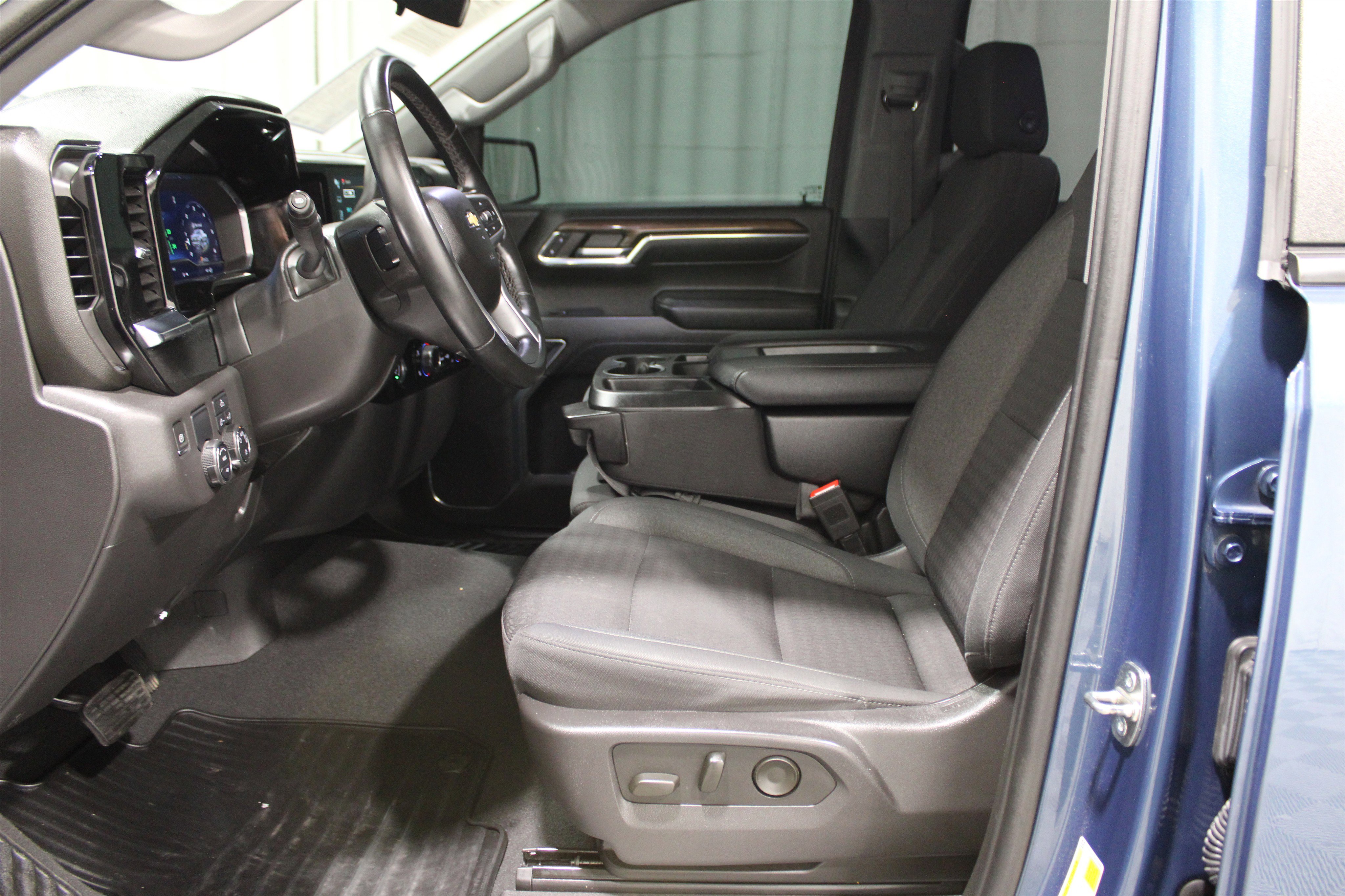 Pre-Owned 2024 Chevrolet Silverado 1500 LT Crew Cab Pickup in Wichita # ...