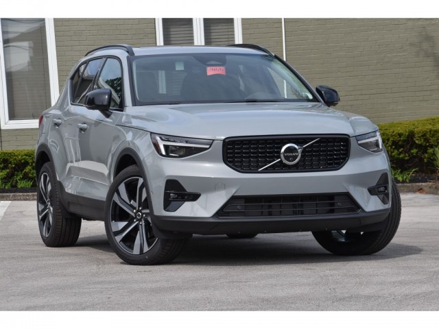 New 2025 Volvo XC40 B5 Ultra Dark Theme Sport Utility in Lexington # ...